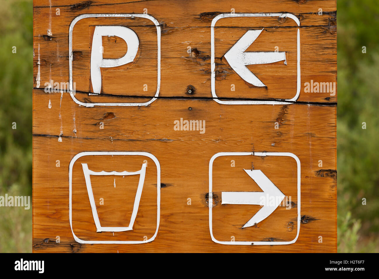 Parking drinking water hand painted wooden sign Stock Photo - Alamy