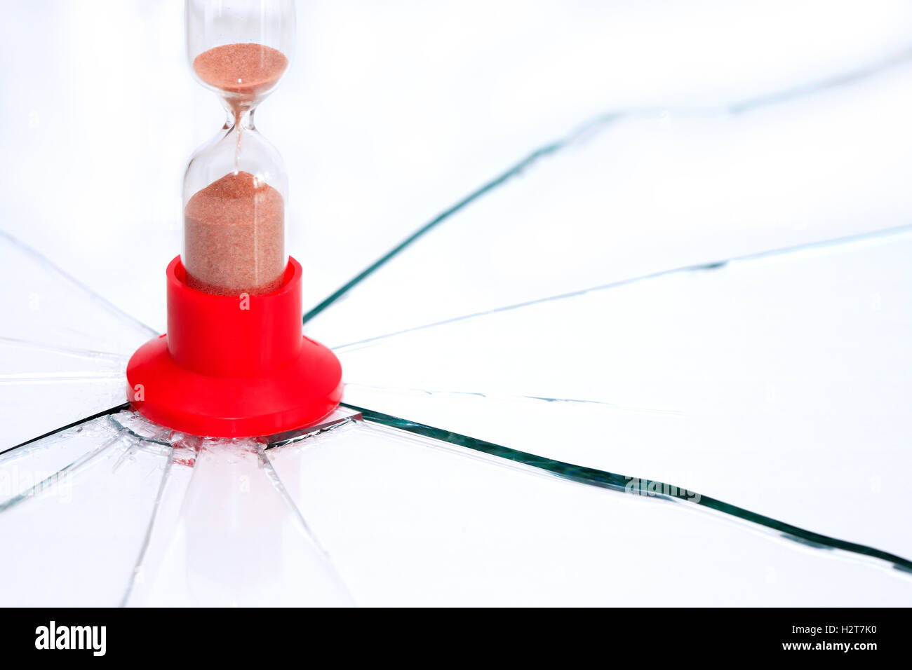 Shattered clock hi-res stock photography and images - Alamy