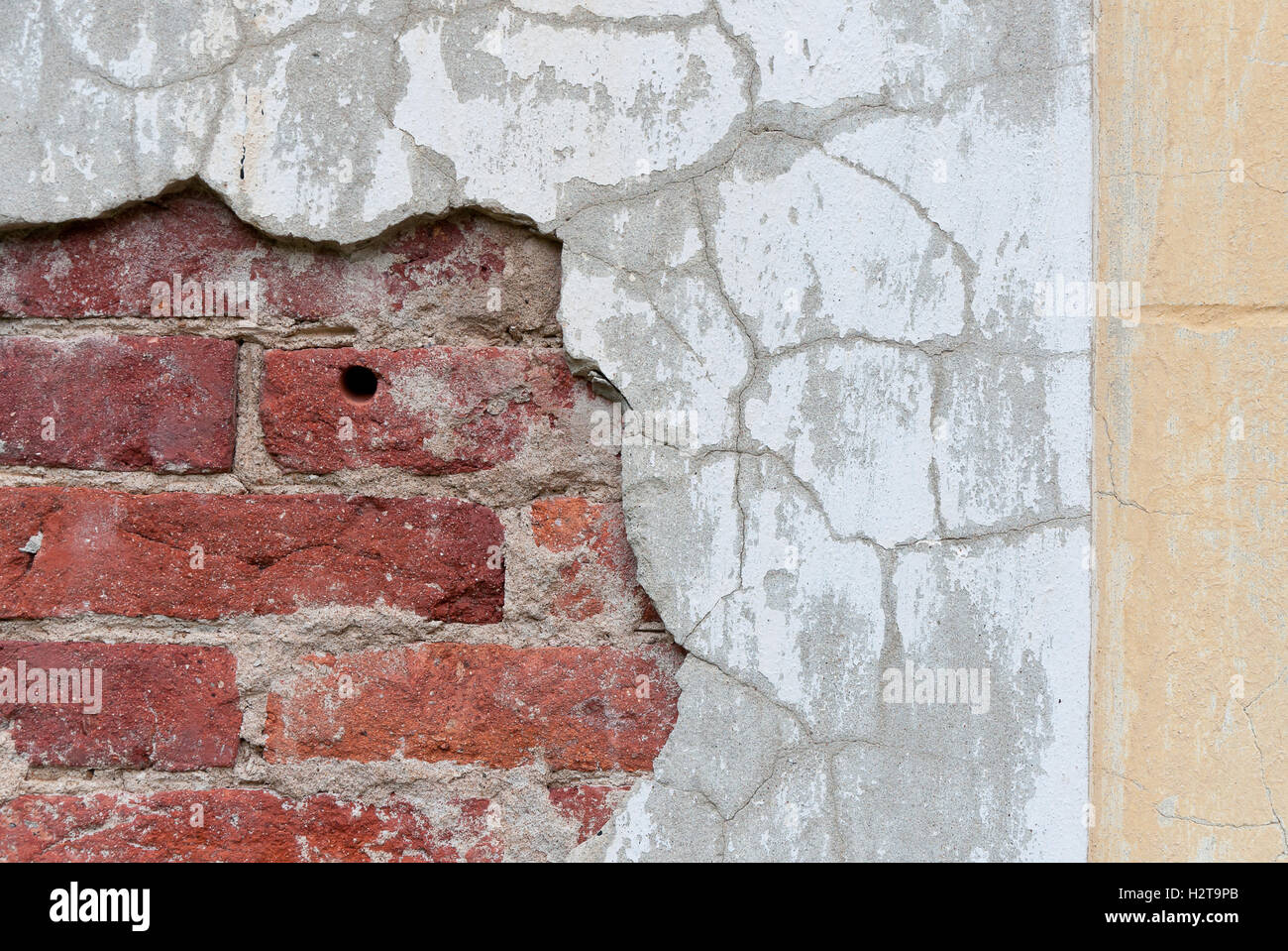 Old broken wall with visible bricks texture Stock Photo - Alamy