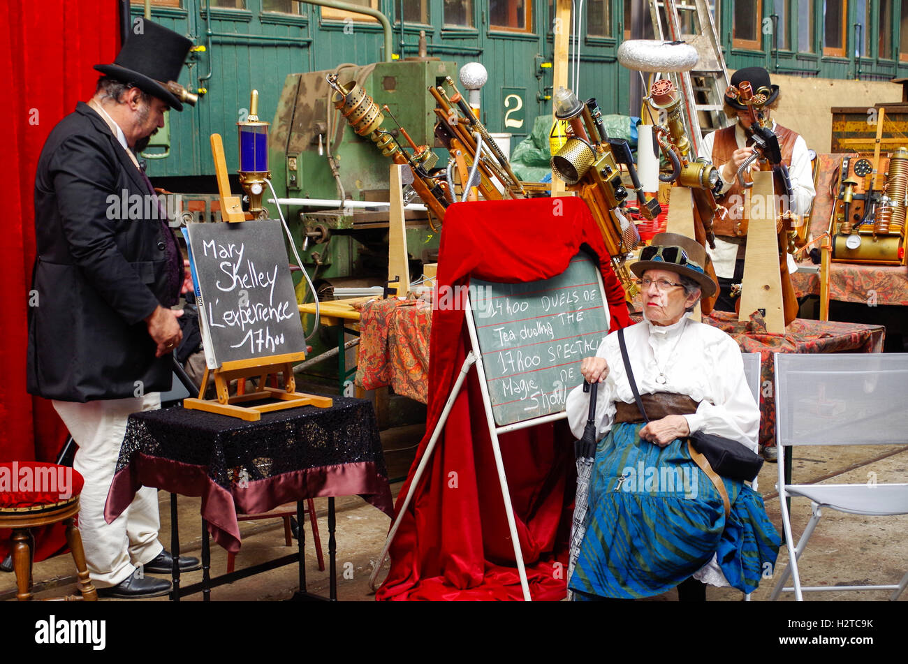 Gothic steampunk costume hi-res stock photography and images - Alamy