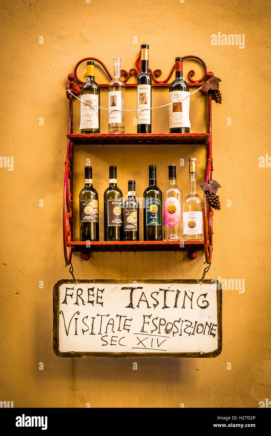 Italian wine bottle label hi-res stock photography and images - Alamy