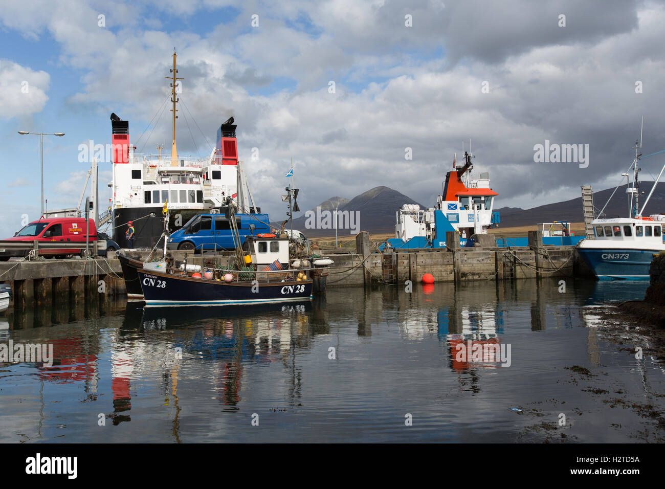 Jura inner hebrides boats hi-res stock photography and images - Alamy