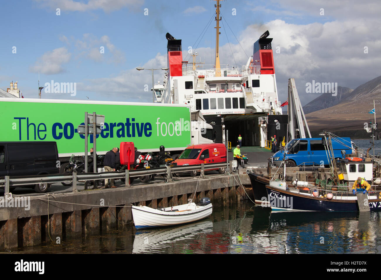 Caledonian macbrayne ferry mv finlaggan hi-res stock photography and ...