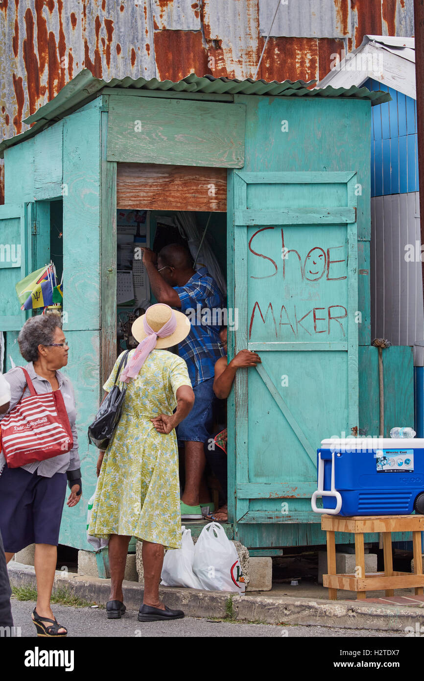 Shoe repair stall hi-res stock photography and images - Alamy