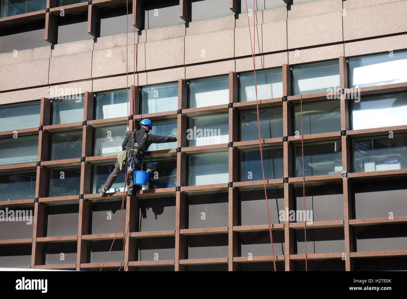 Window cleaner at work on London office block Stock Photo - Alamy