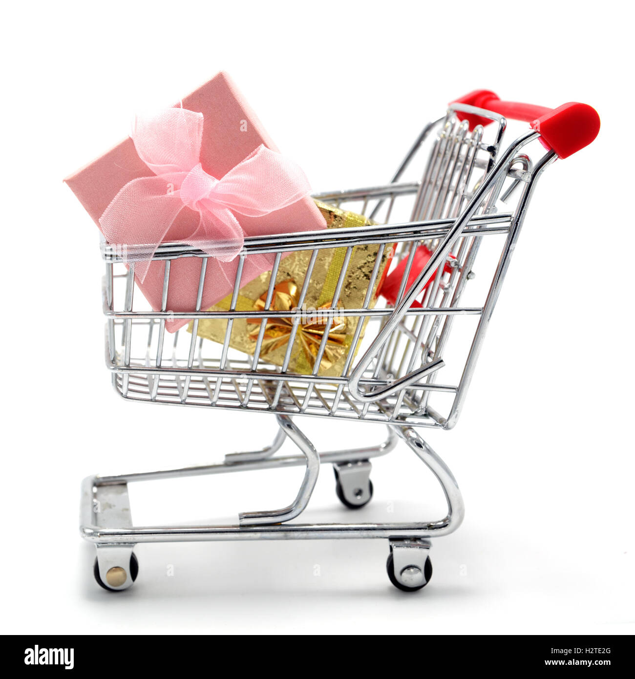 Isolated shopping cart with gift boxes Stock Photo - Alamy