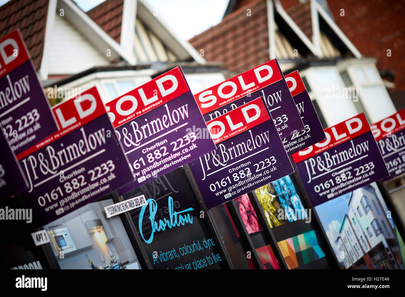 Estate agents boards hi-res stock photography and images - Alamy
