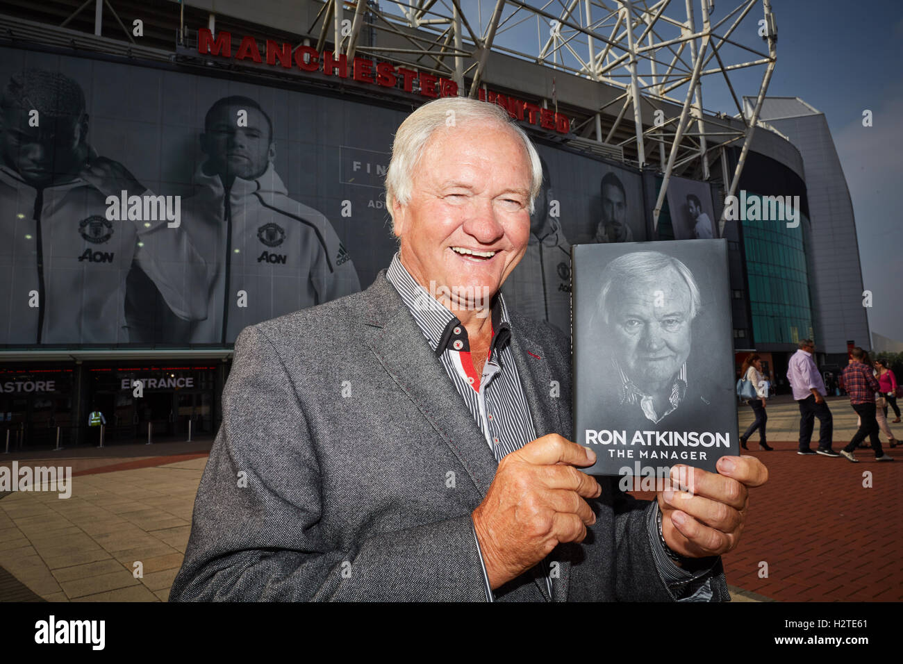 Ronald Ron Atkinson Old Trafford Manchester Celebrity famous famed ...