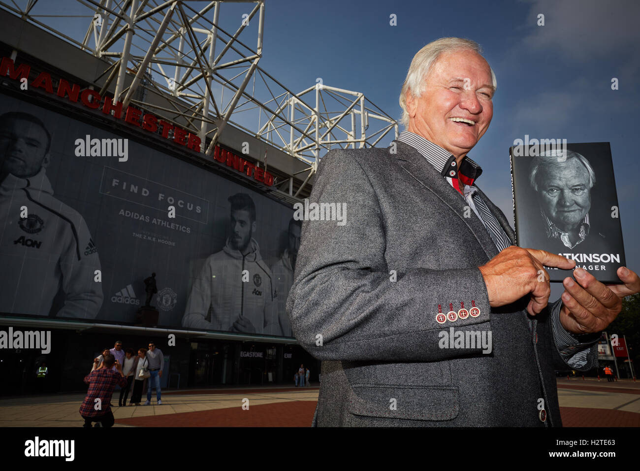 Ronald Ron Atkinson Old Trafford Manchester Celebrity famous famed ...