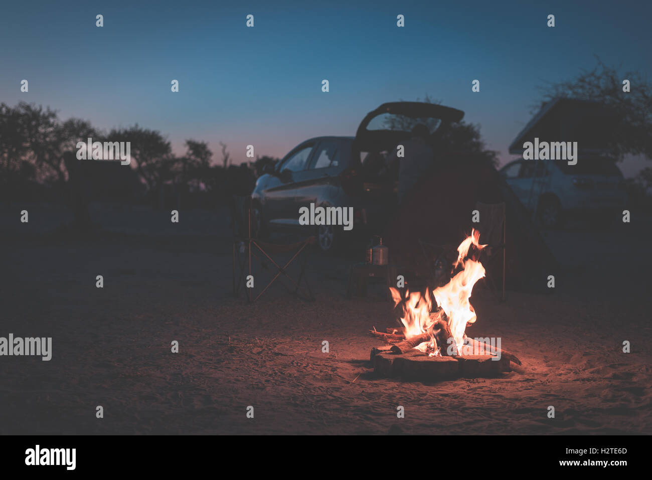 Burning camp fire hi-res stock photography and images - Alamy