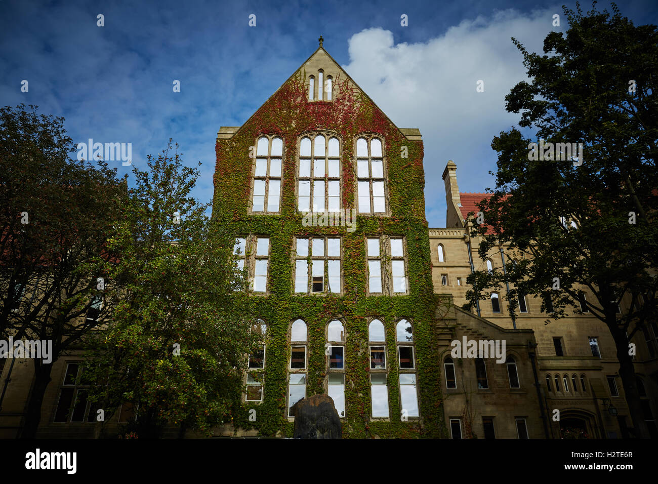 Manchester university quad hi-res stock photography and images - Alamy