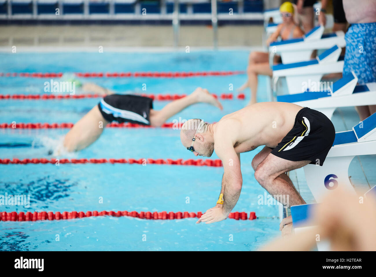 Swimmers dive in pool hi-res stock photography and images - Alamy
