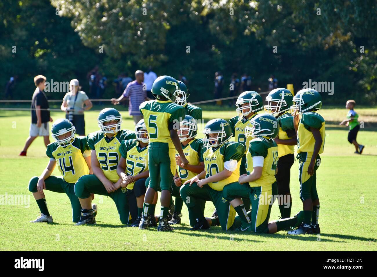 Youth football players Stock Photo - Alamy