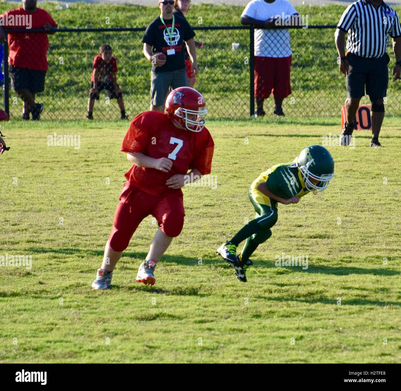 Youth football players Stock Photo - Alamy