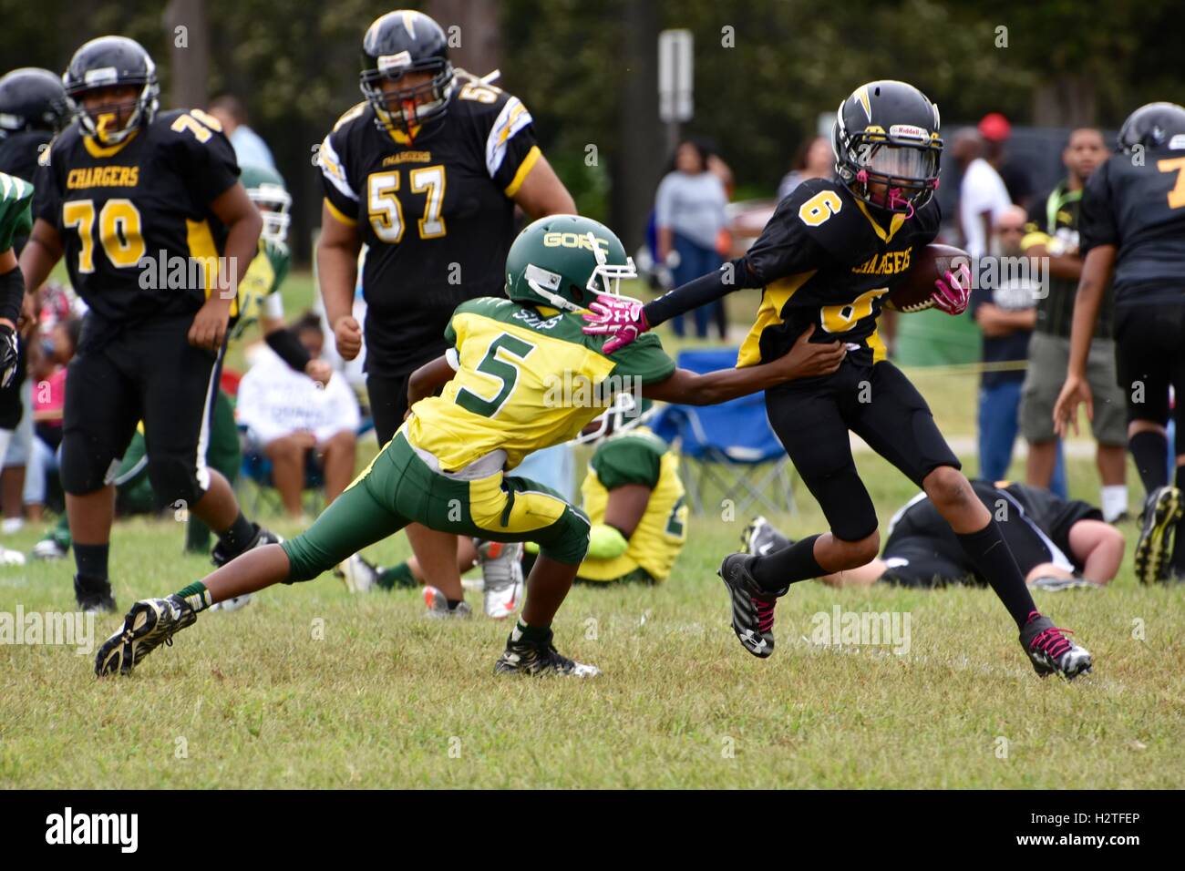 Youth football players Stock Photo - Alamy