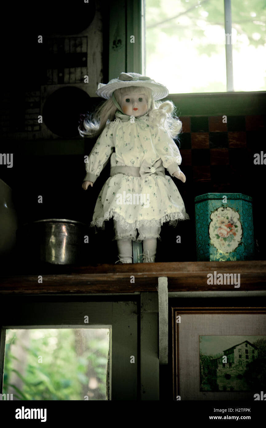 Doll house hi-res stock photography and images - Alamy