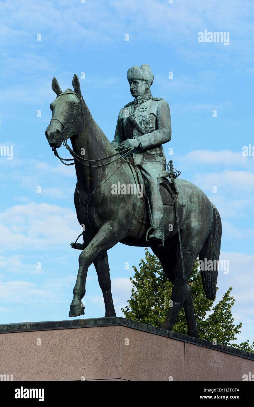Mannerheim statue hi-res stock photography and images - Alamy