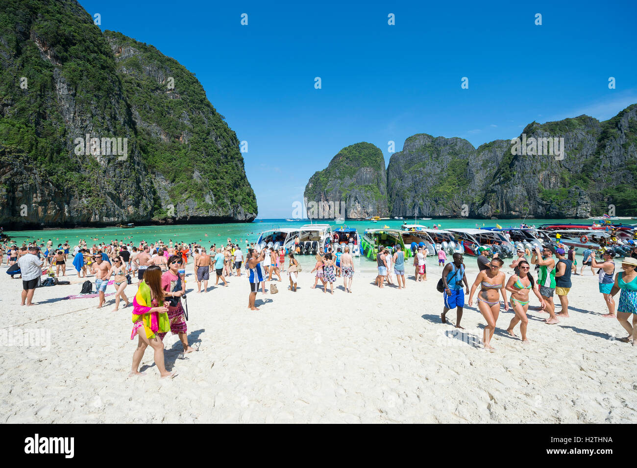 MAYA BAY, THAILAND - NOVEMBER 12, 2014: Crowds of sunbathing visitors ...