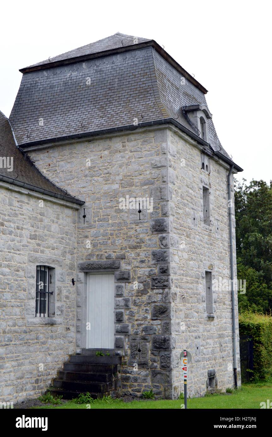 Grey townhouse hi-res stock photography and images - Alamy