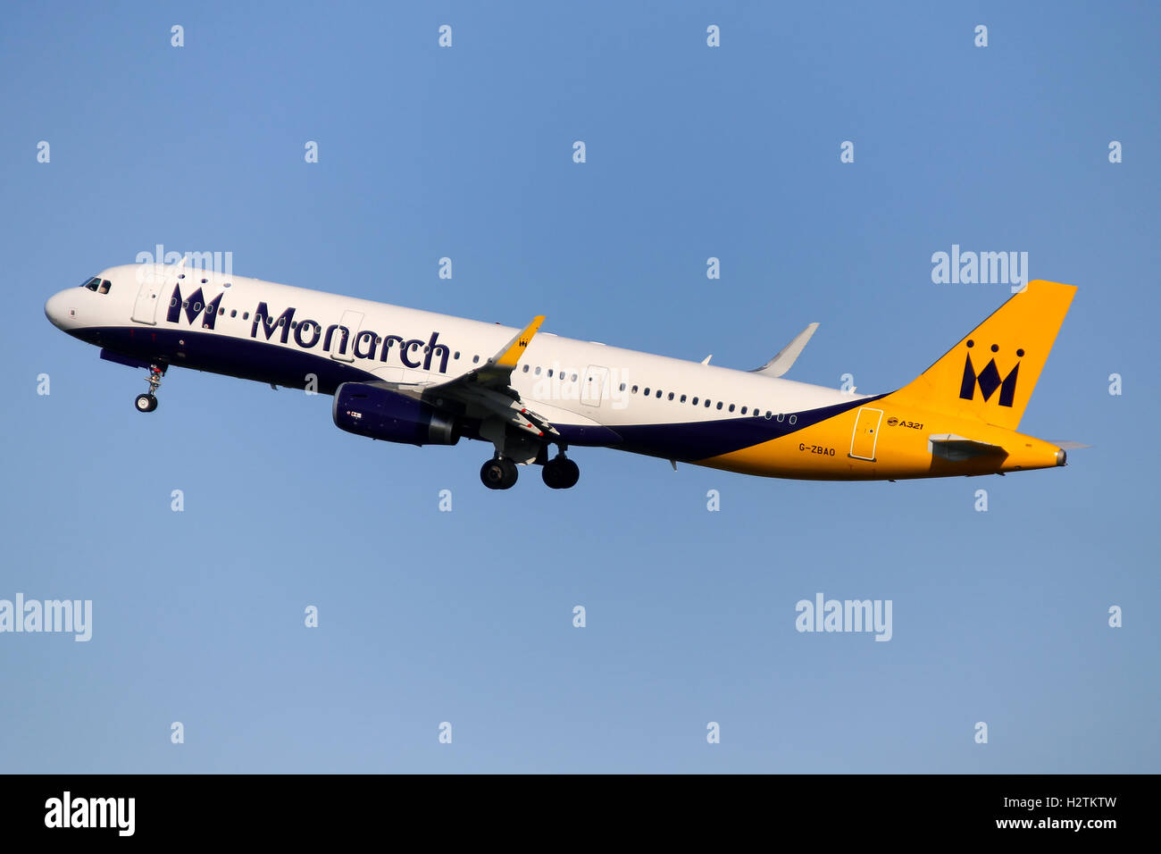 Monarch airlines hi-res stock photography and images - Alamy