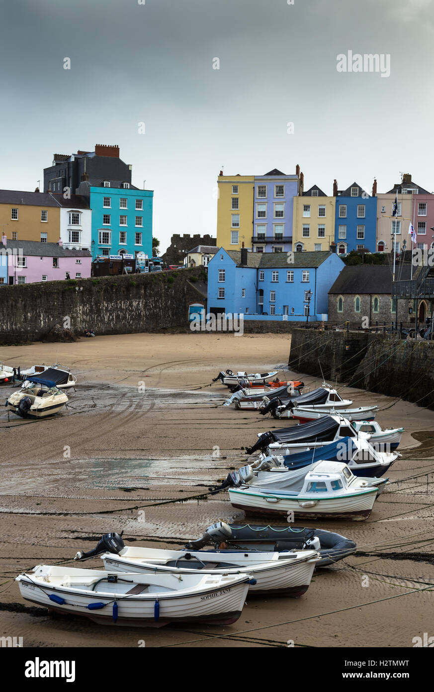 Tenby boats hi-res stock photography and images - Alamy