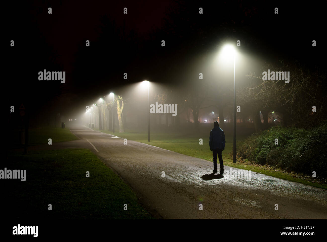 Alone dark night street walk hi-res stock photography and images - Alamy