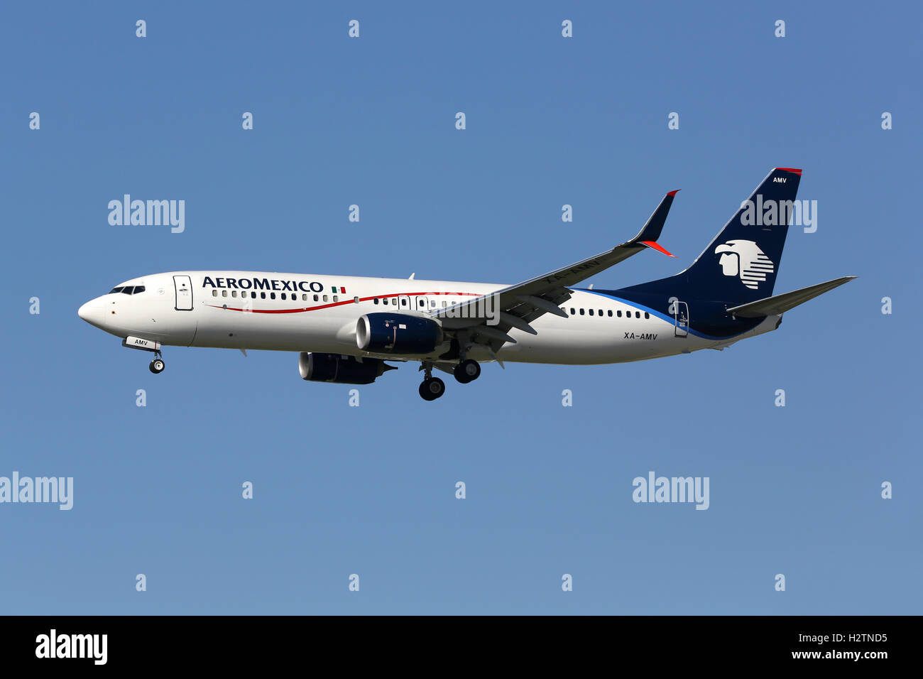 Los Angeles, USA - February 21, 2016: An AeroMexico Boeing 737-800 with ...