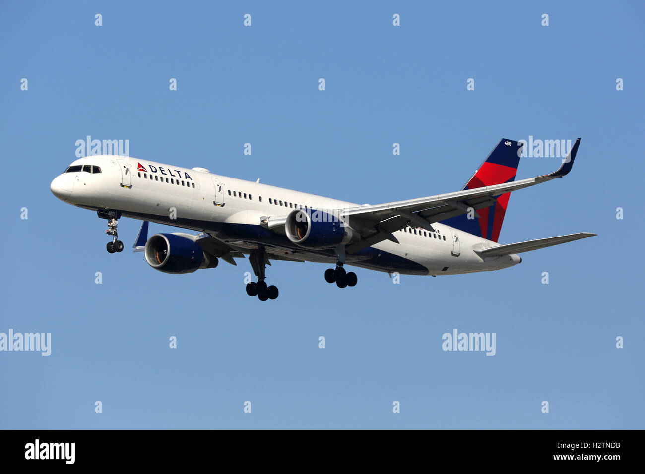Los Angeles, USA - February 21, 2016: A Delta Air Lines Boeing 757-200 ...