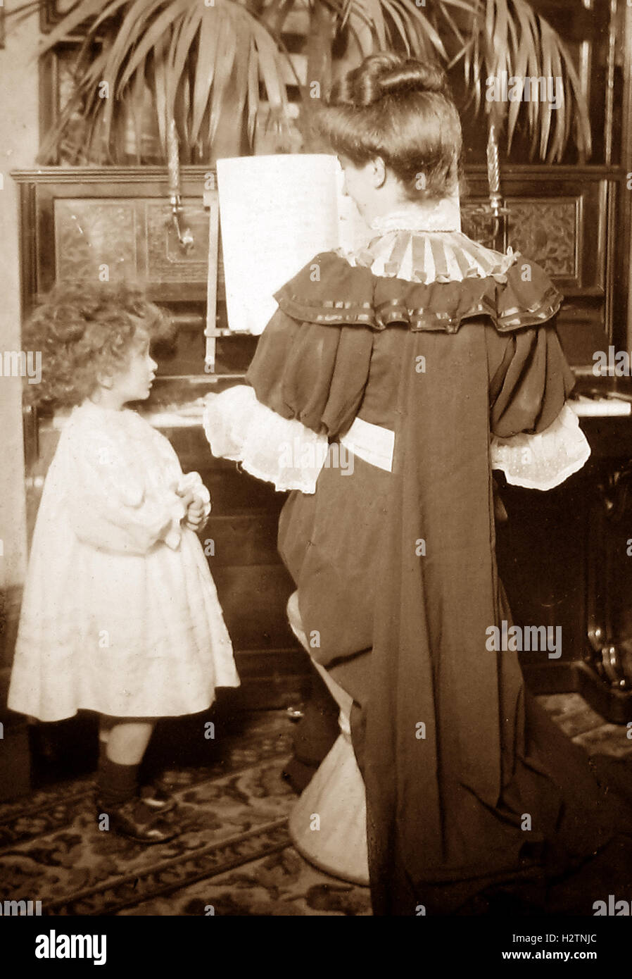 Early 1900s children drawing hi-res stock photography and images - Alamy