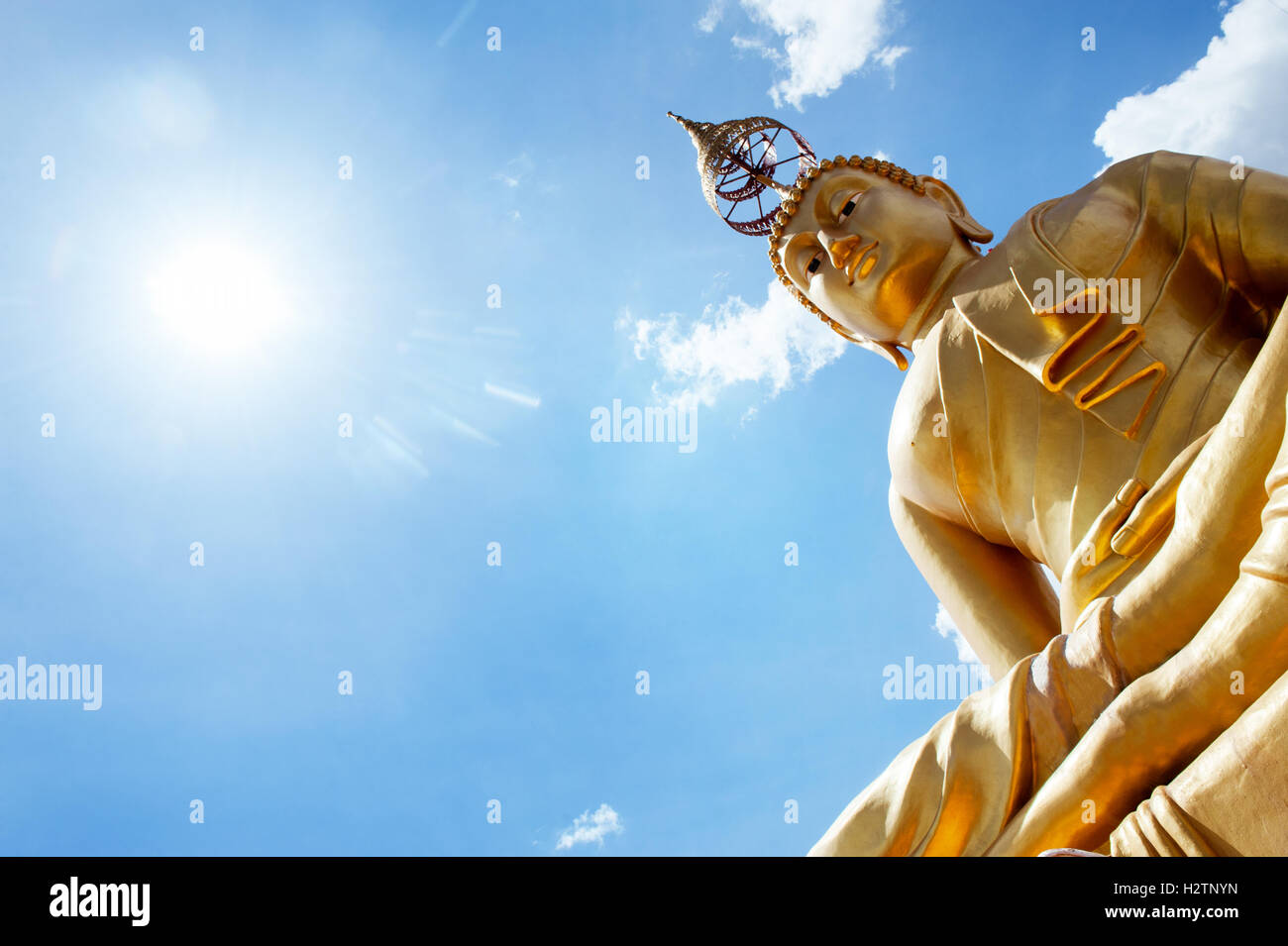 Golden sculpture hi-res stock photography and images - Alamy