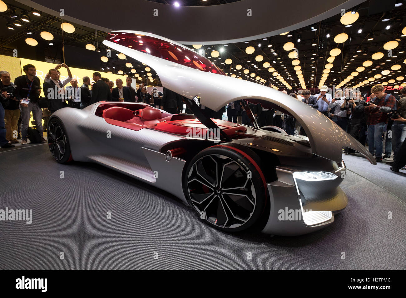 World premiere of Renault Trezor concept electric supercar at Paris ...