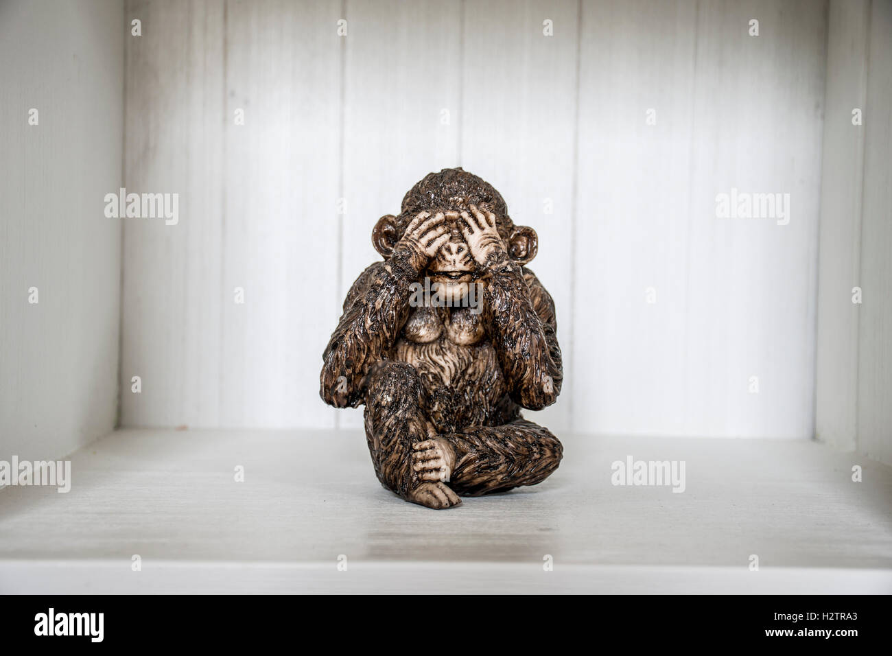 The Three Monkeys Sculpture Hear Speak see in a Box 2 Stock Photo - Alamy