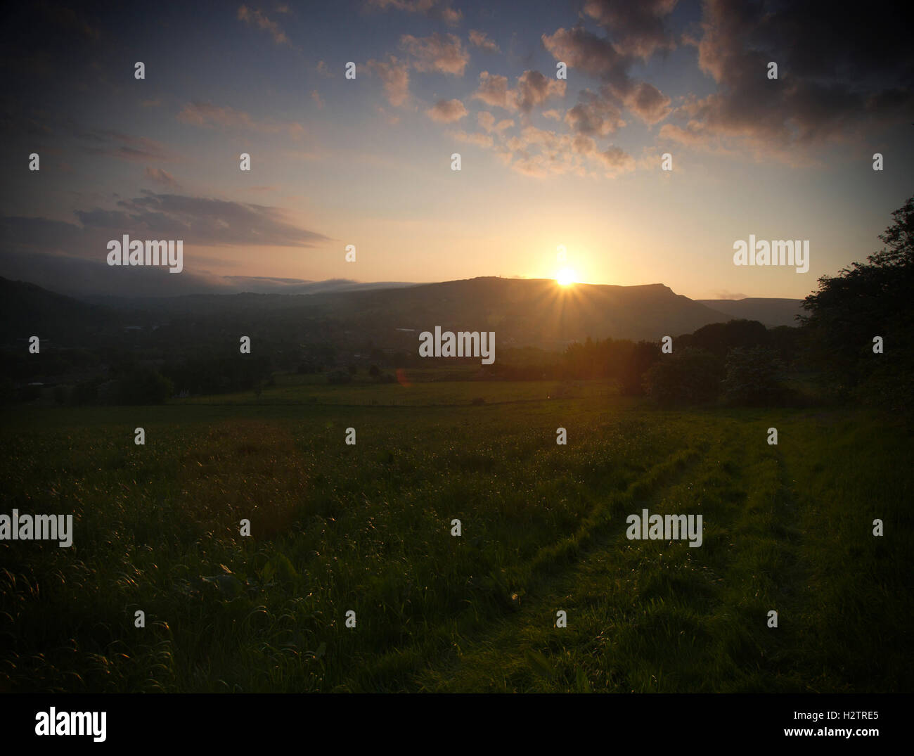 Noon sun hi-res stock photography and images - Alamy