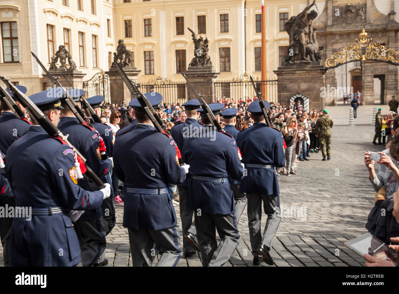 Changing of the guards at Prague Castle Stock Photo - Alamy
