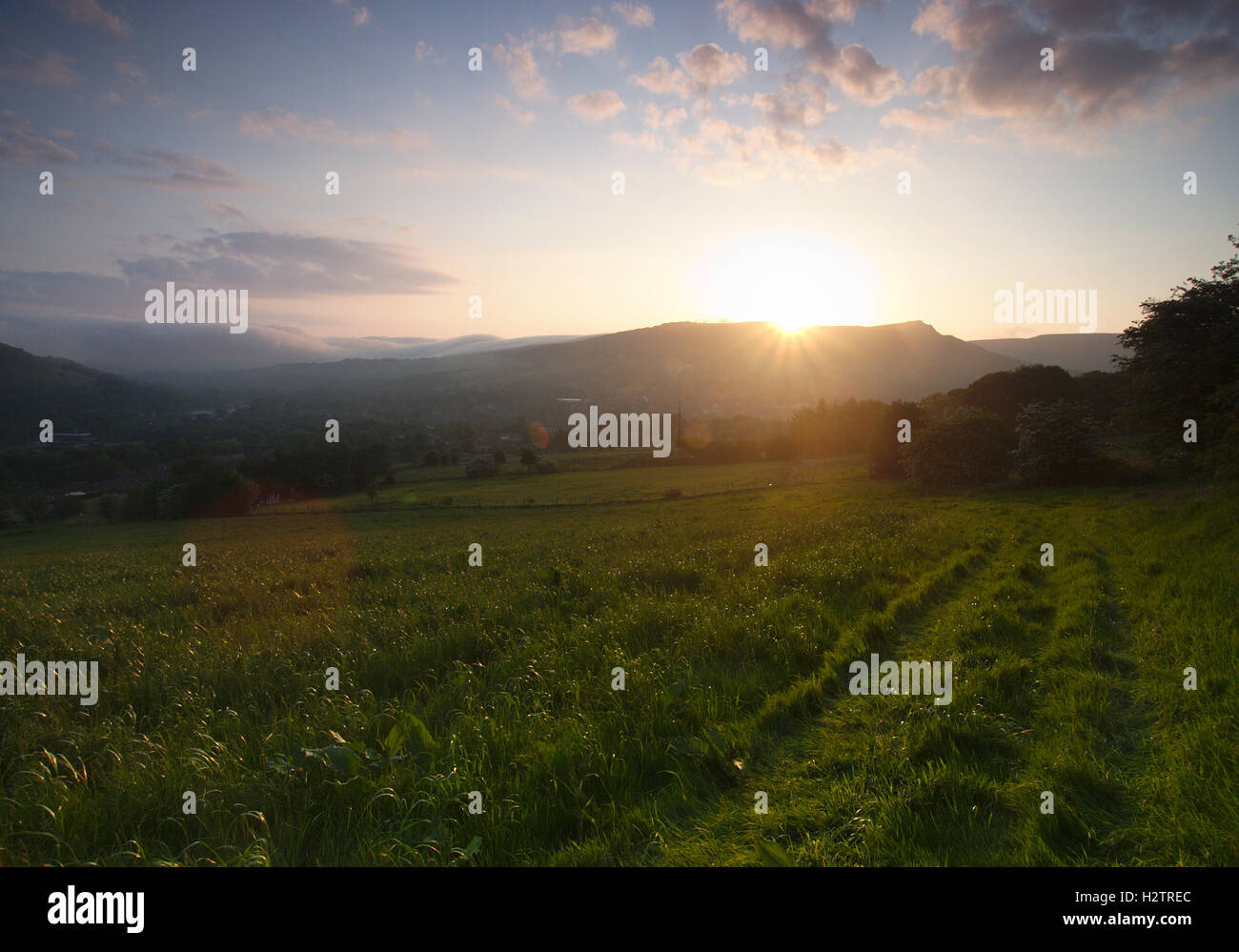 Sunrise over Pots and Pans from fields below Lane End Farm on Noon Sun ...