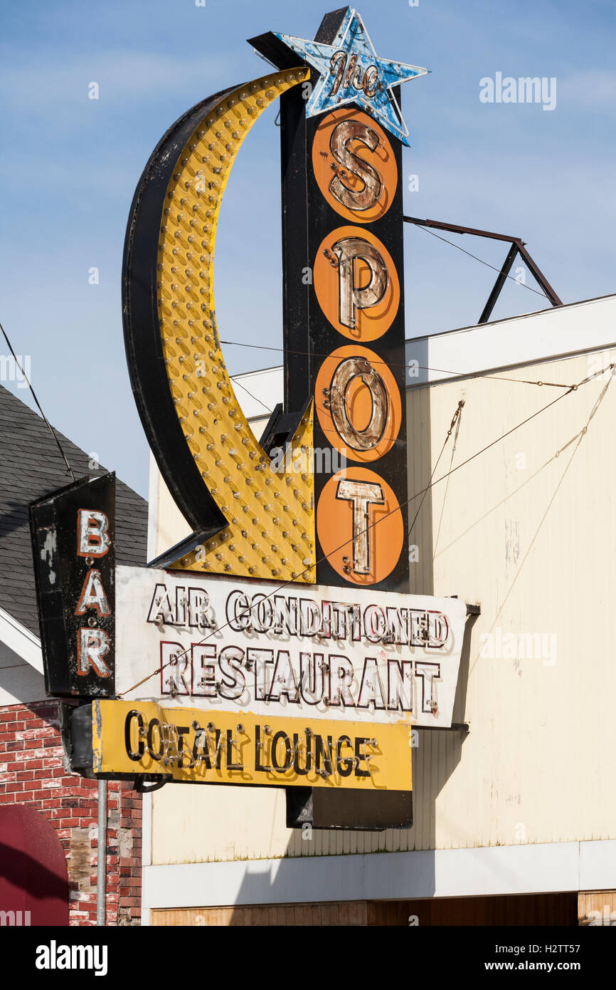 The Spot Bar and Cocktail Lounge neon sign. An old sign for a ...