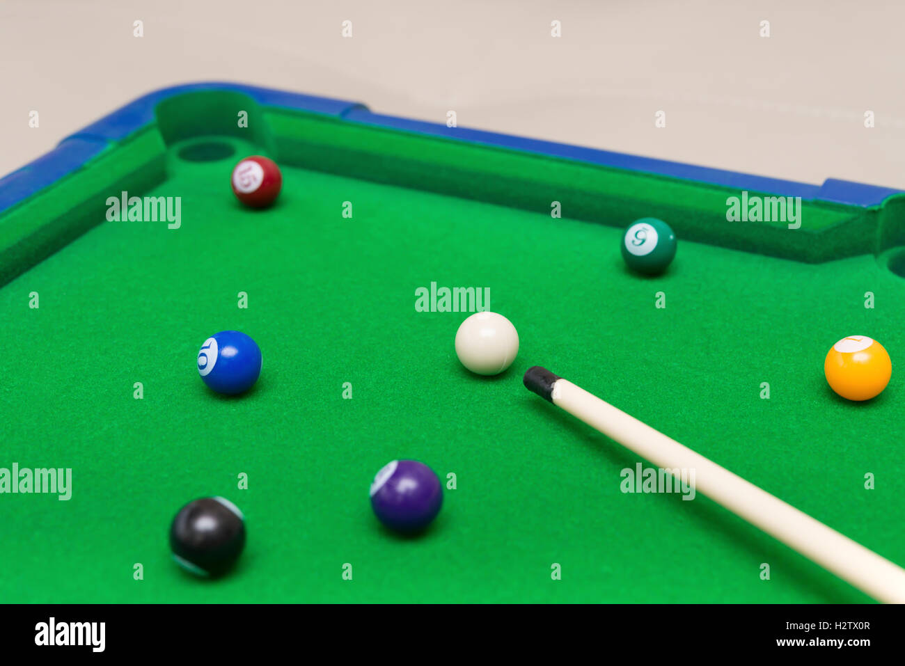 Children round table hi-res stock photography and images - Alamy