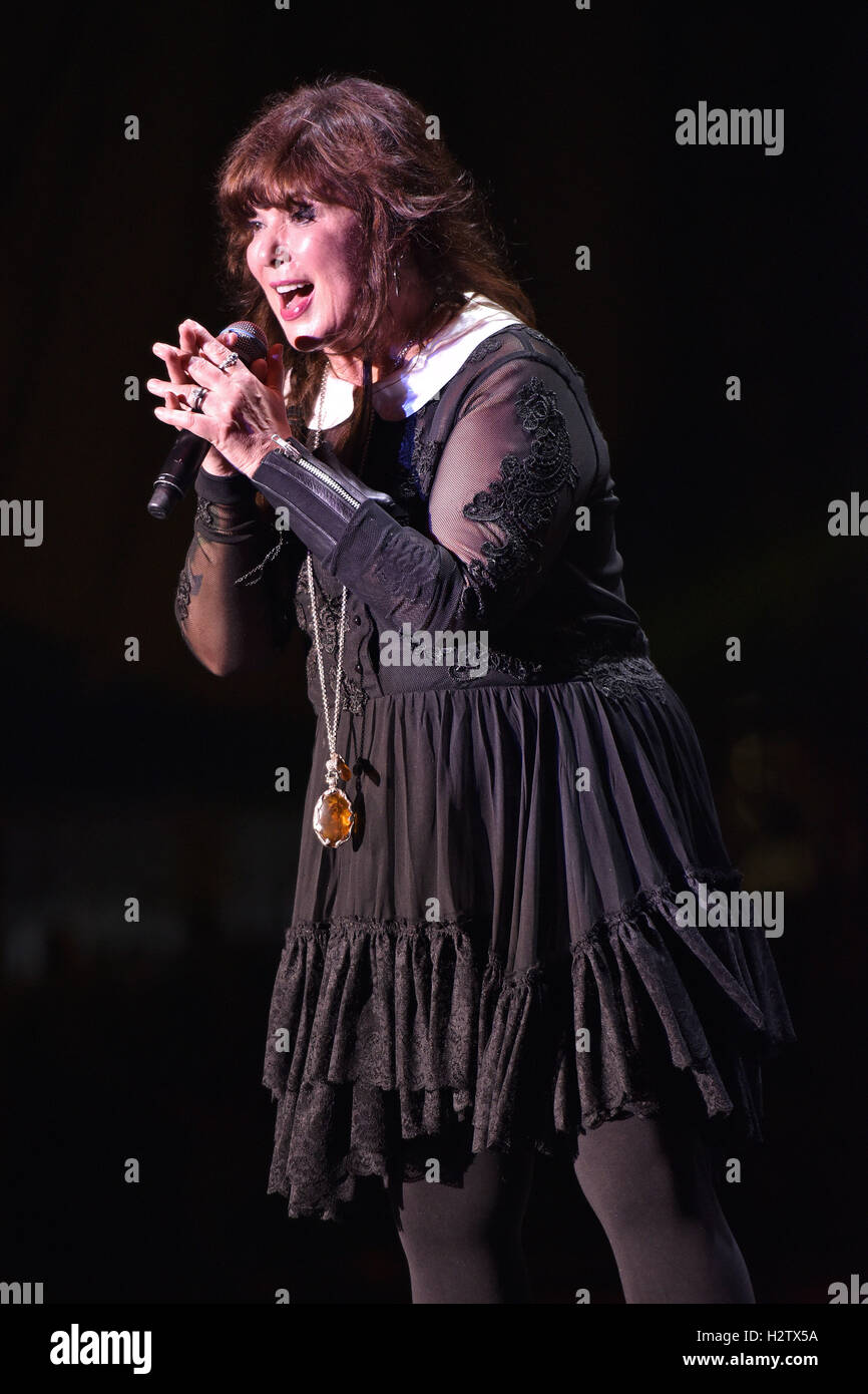 Heart performing live in concert at FirstMerit Bank Pavilion in Chicago ...