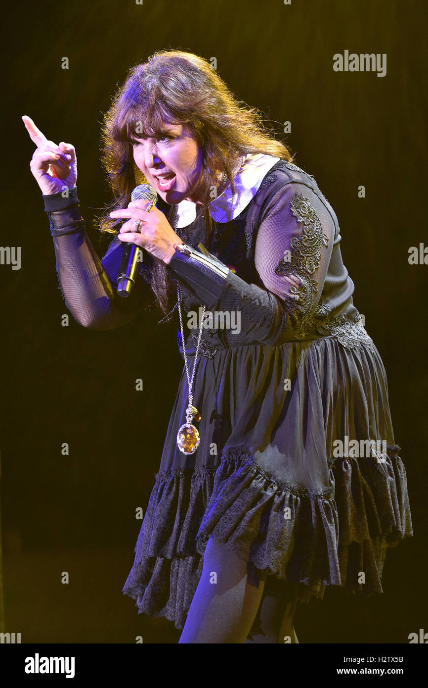 Heart performing live in concert at FirstMerit Bank Pavilion in Chicago ...