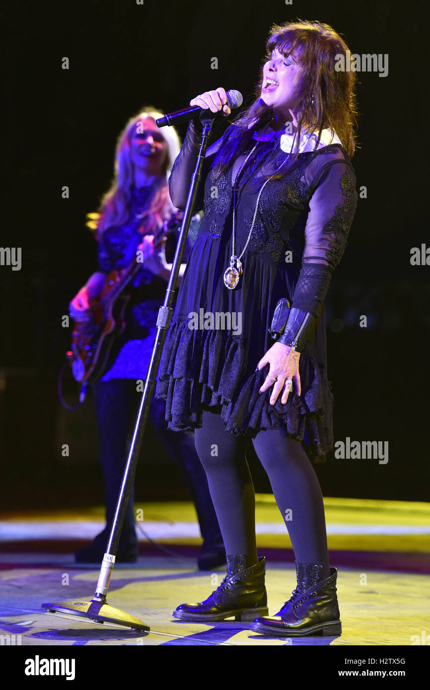Heart performing live in concert at FirstMerit Bank Pavilion in Chicago ...