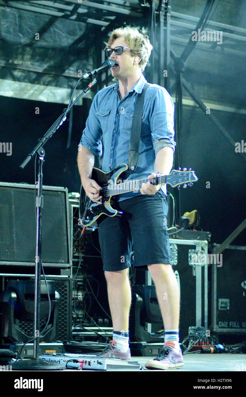 Busted performing live in concert after racing at Sandown Park ...