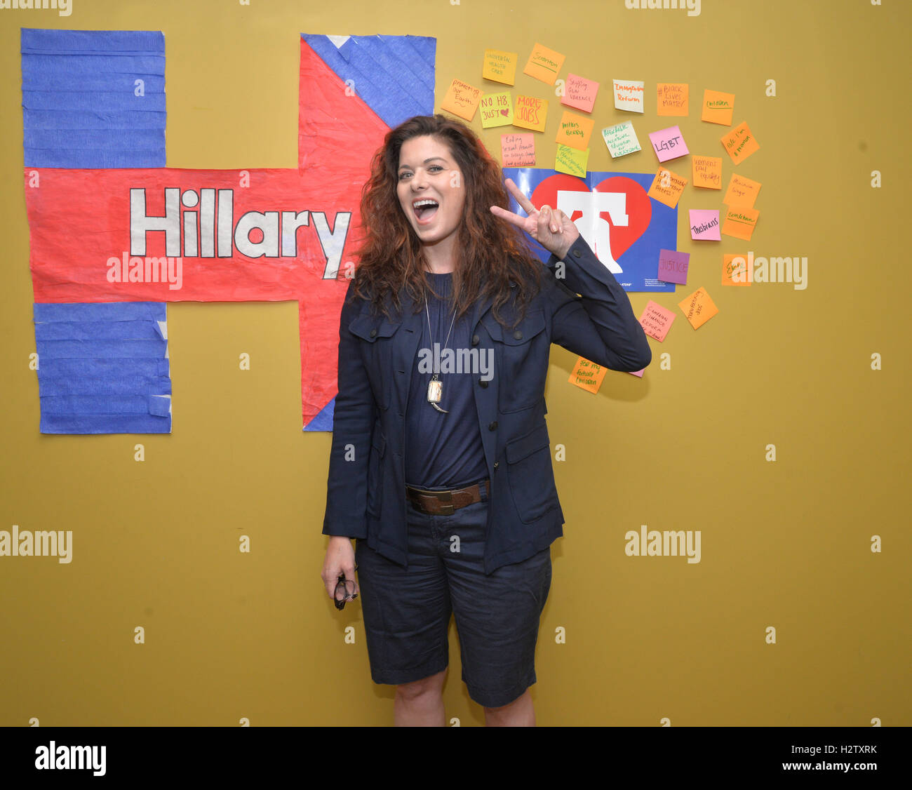 Hillary clinton 2016 phone hi-res stock photography and images - Alamy