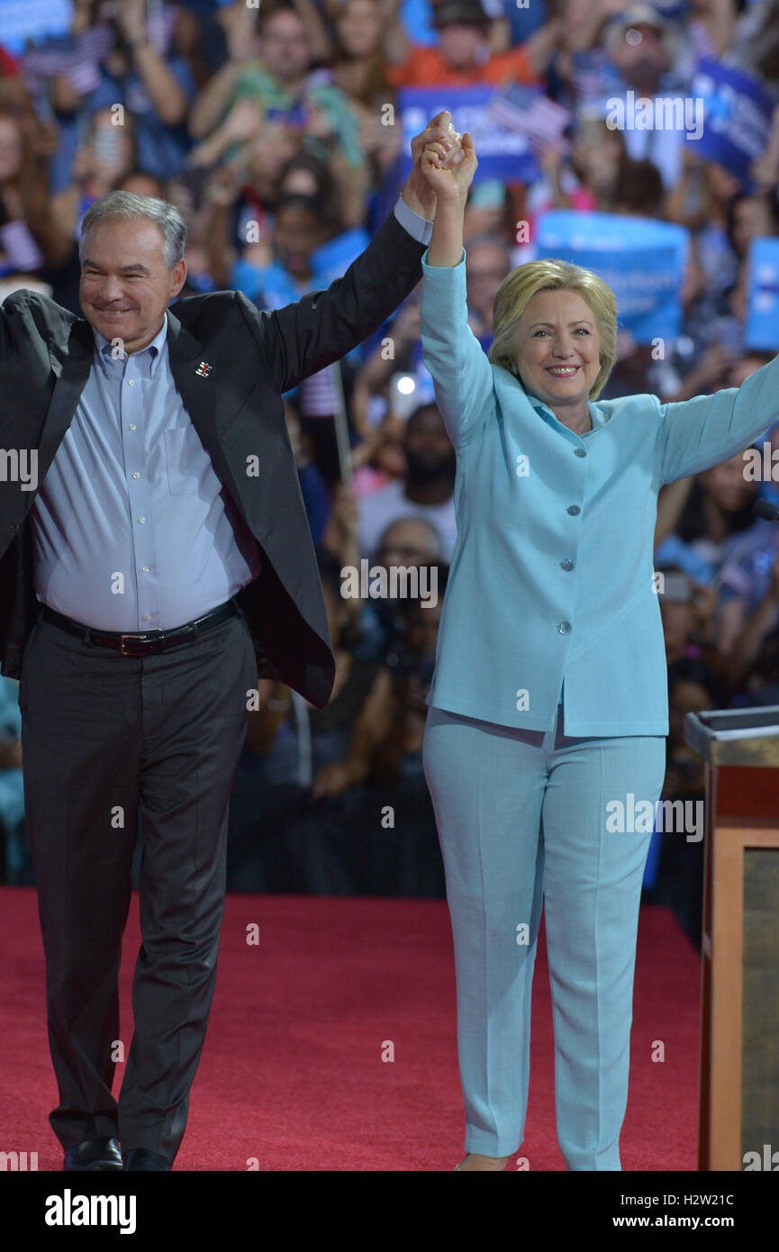 Democratic presidential candidate Hillary Clinton and recently declared ...