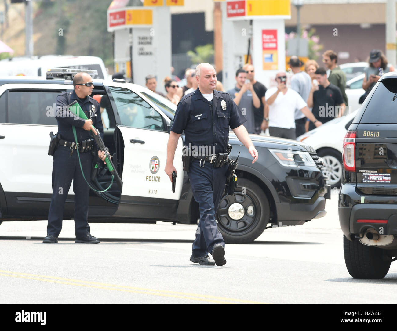 LAPD officers make a felony arrest in Studio City after which the ...