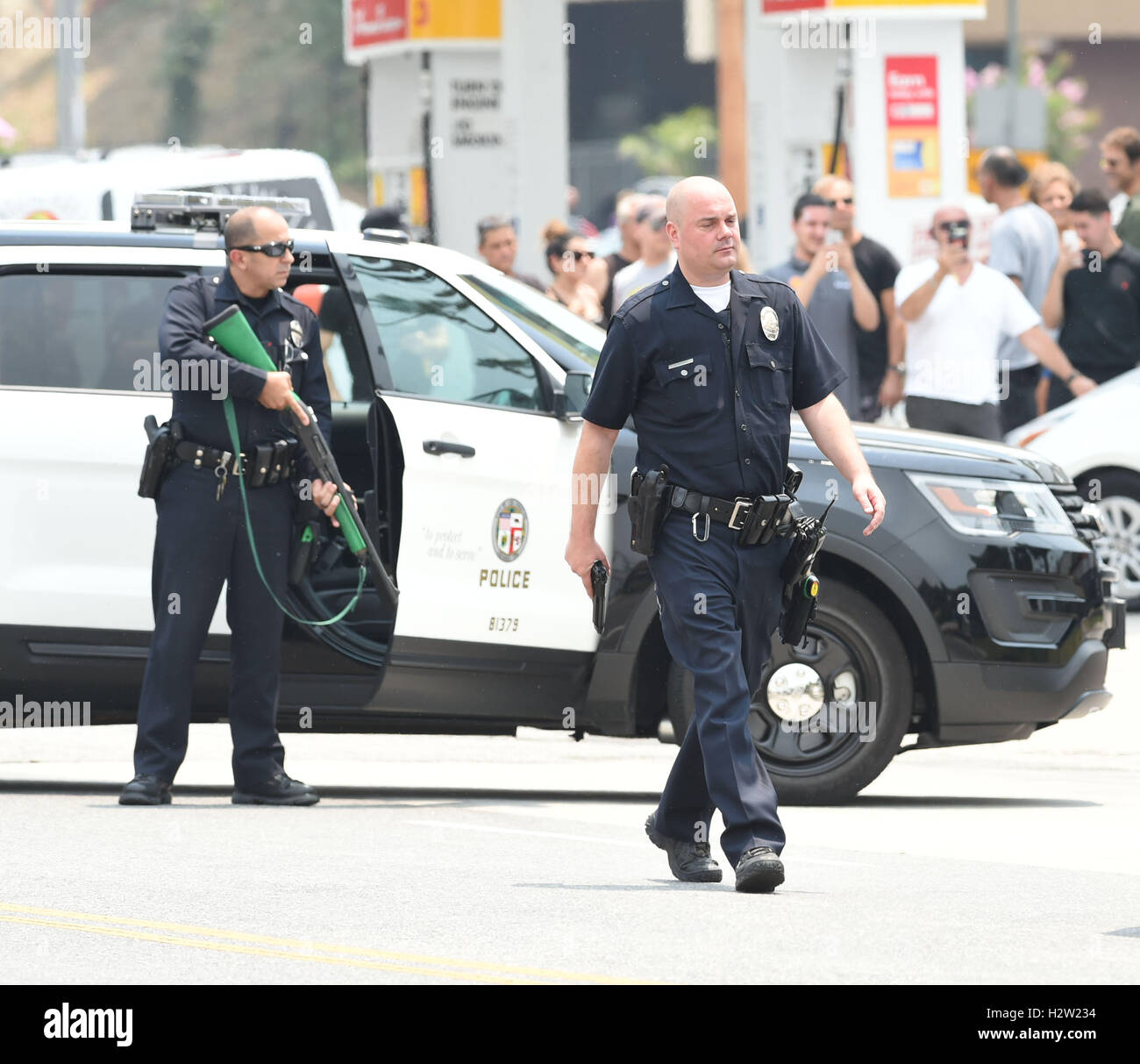 LAPD officers make a felony arrest in Studio City after which the ...