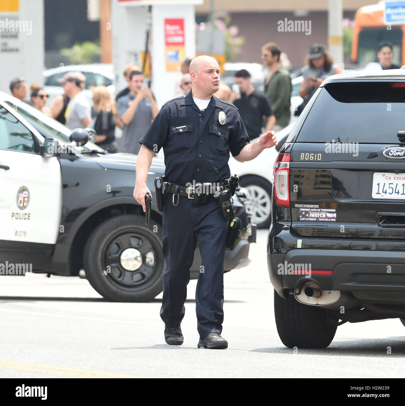 LAPD officers make a felony arrest in Studio City after which the ...