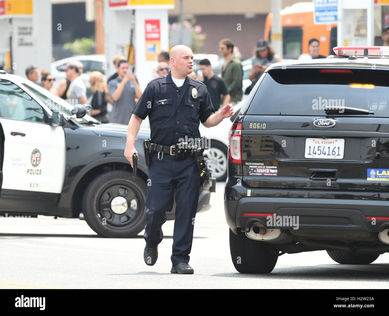 LAPD officers make a felony arrest in Studio City after which the ...