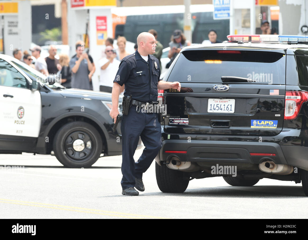 LAPD officers make a felony arrest in Studio City after which the ...