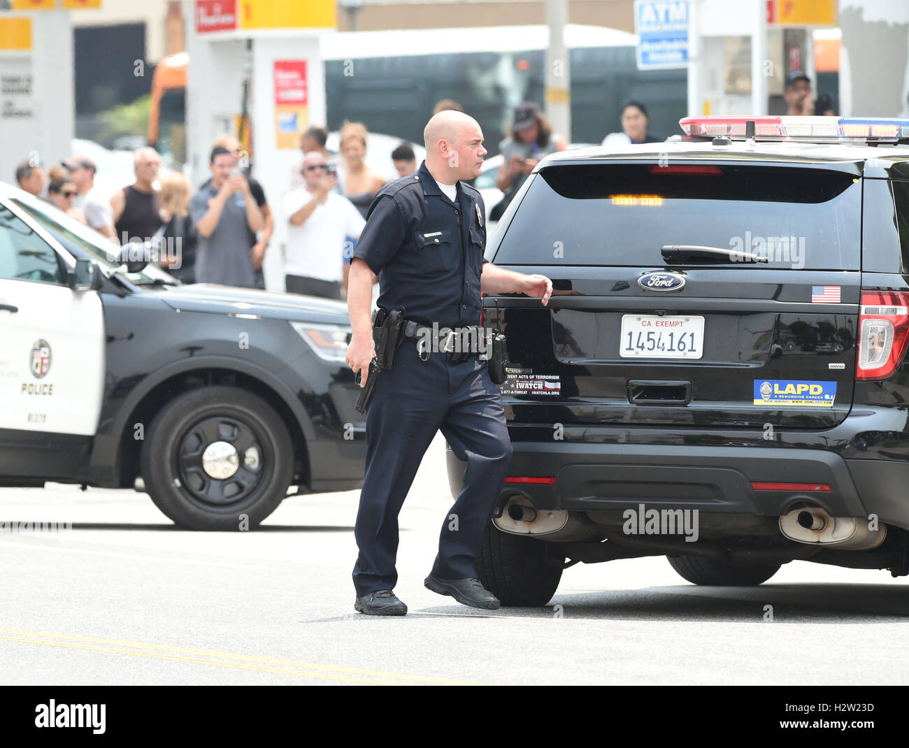 LAPD officers make a felony arrest in Studio City after which the ...