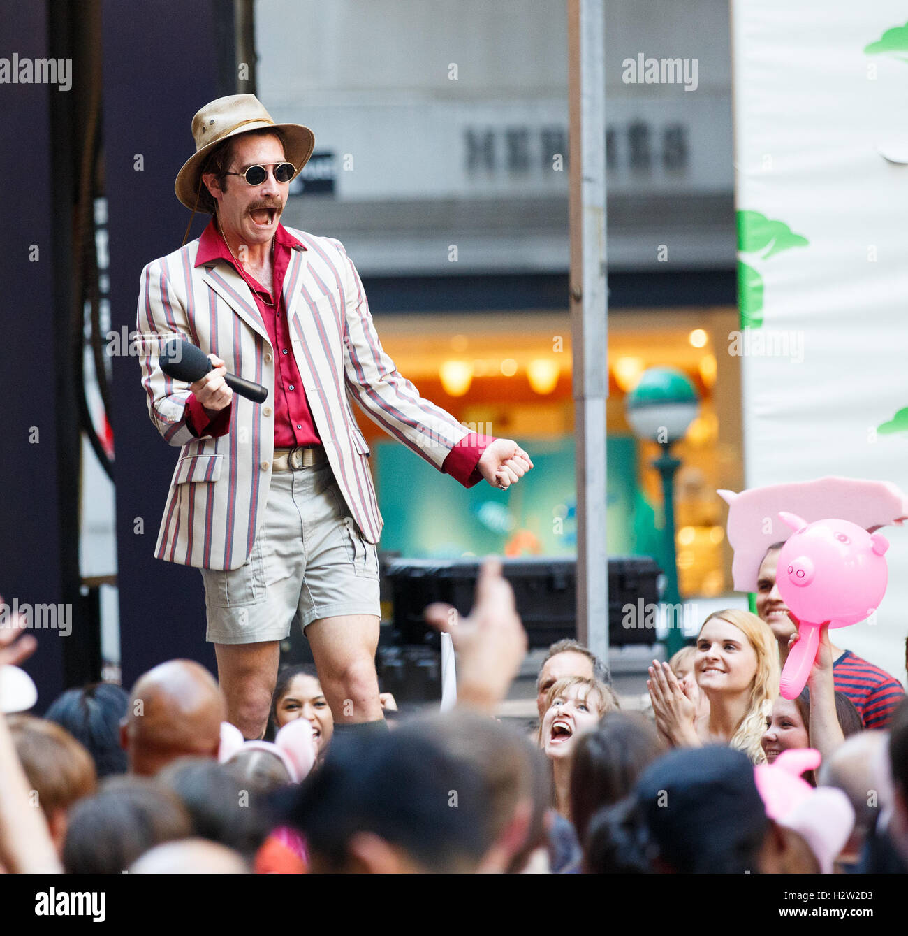 Jake Gyllenhaal on the set of the movie 'Okja' in New York Featuring ...